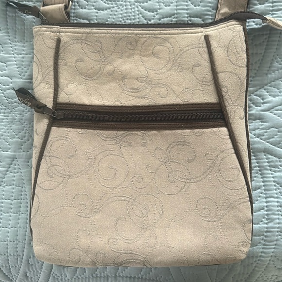 thirty-one | Bags | Thirty One Brand Tan Crossbody | Poshmark
